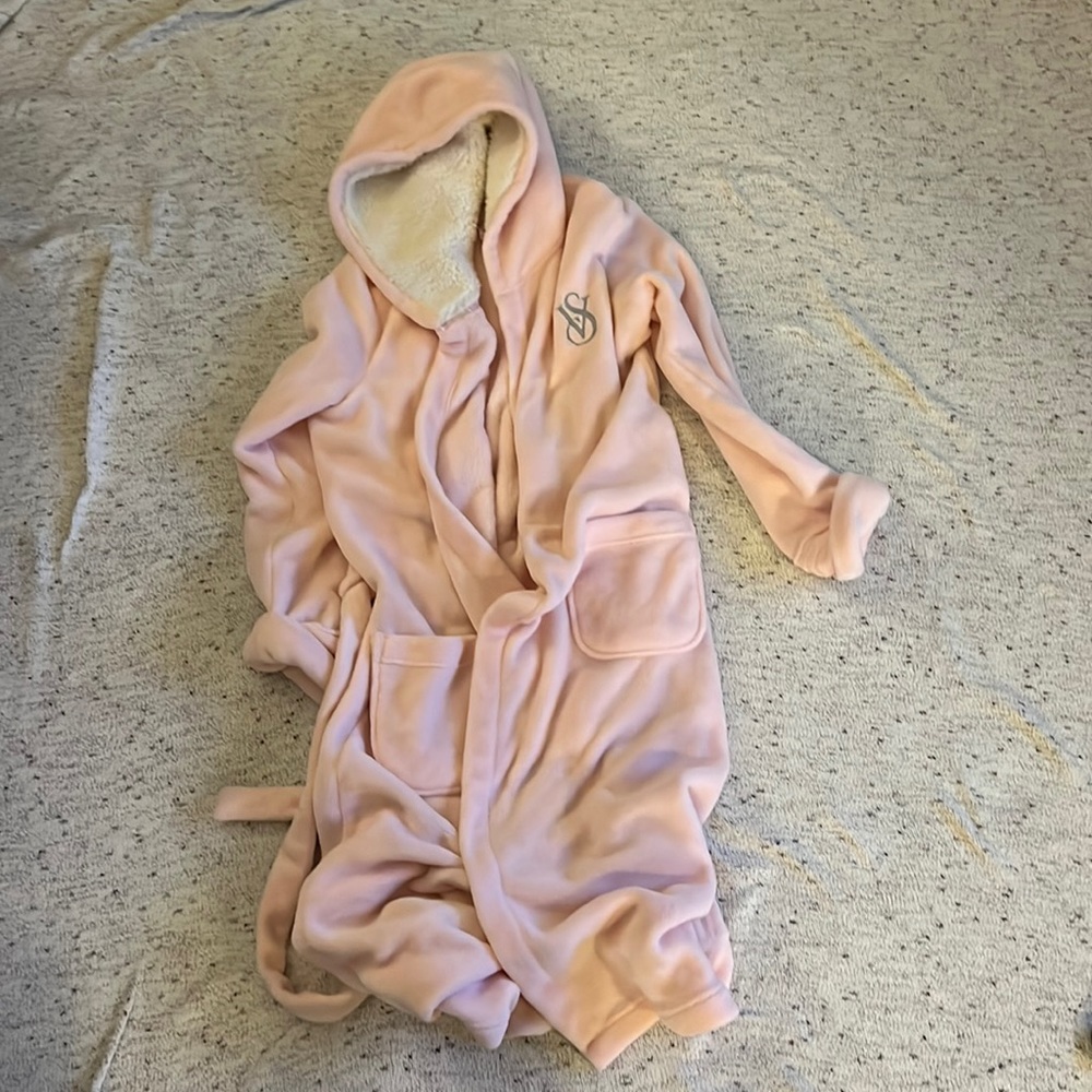 Victoria’s Secret Light Pink Fluffy Robe - Gem